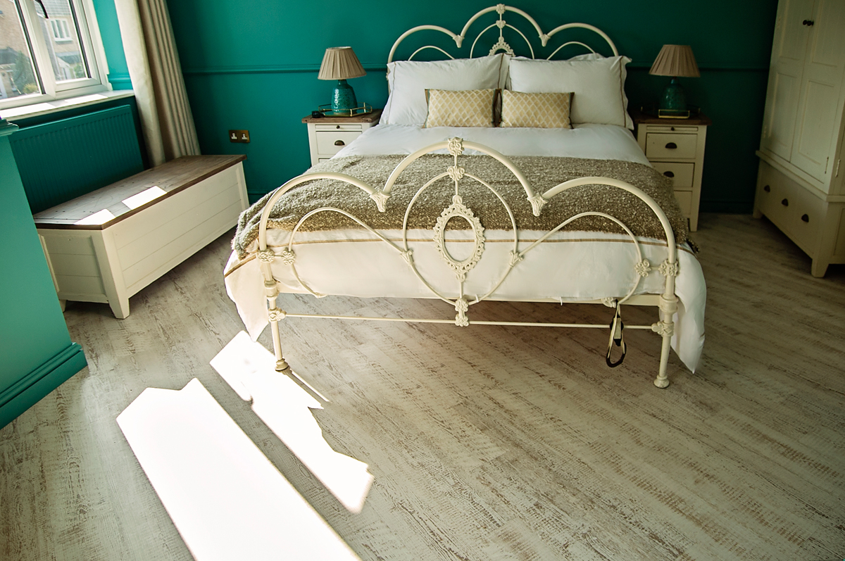 Diagonal Laying Pattern – Karndean Knight Tile Light Painted Oak ...